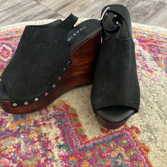 torrid | Shoes | Torrid Black Stud Platform Wedge Wood Soles Size 75 ...